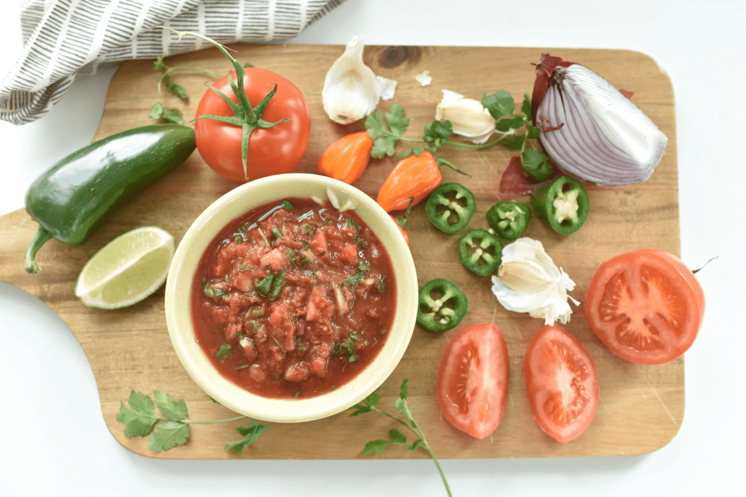Is Salsa Healthy? The Benefits of Fresh vs. Jarred S Salsa ...
